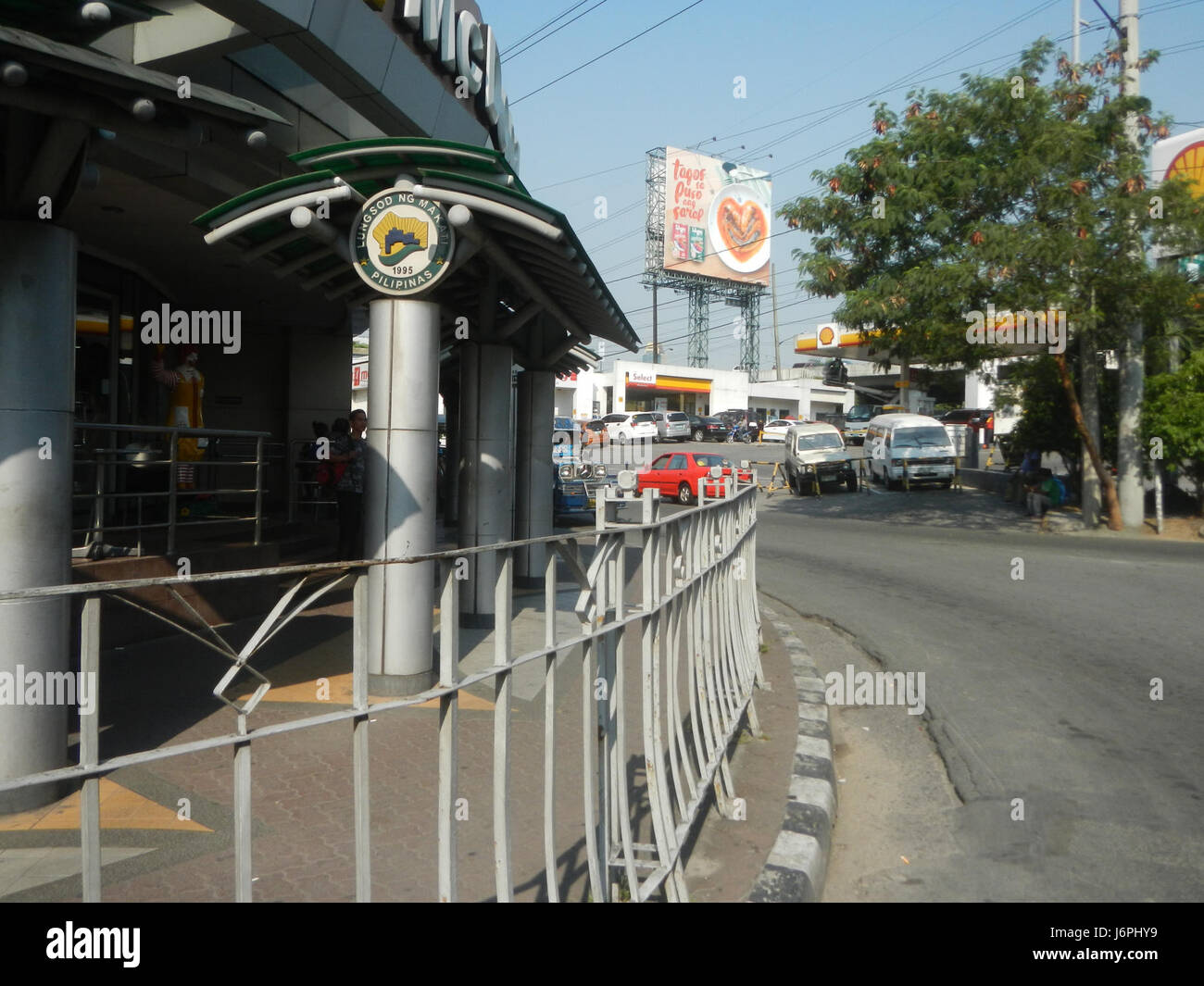 This image depicts the central district of Urdaneta in Makati, focusing ...