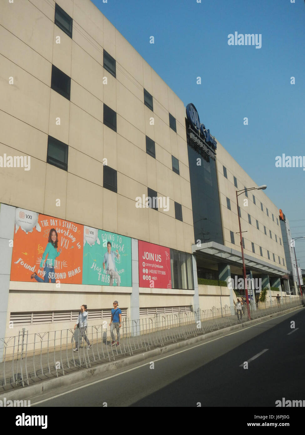 This location refers to a major intersection in the Urdaneta Makati ...
