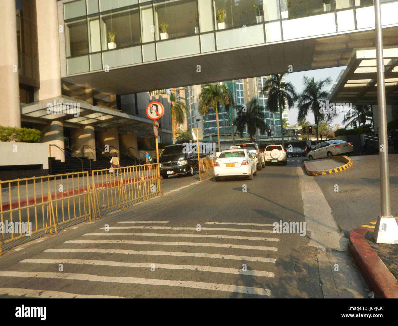 Makati Avenue, Urdaneta, and Jupiter Street in Bel-Air, Makati City ...