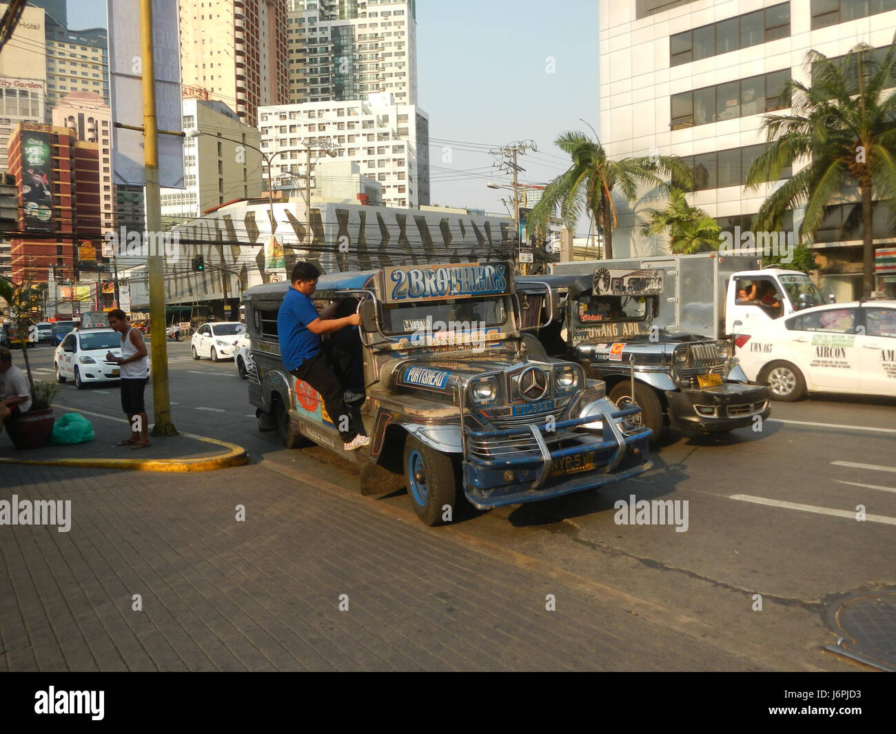 This image depicts the intersection of Makati Avenue, Urdaneta, and ...