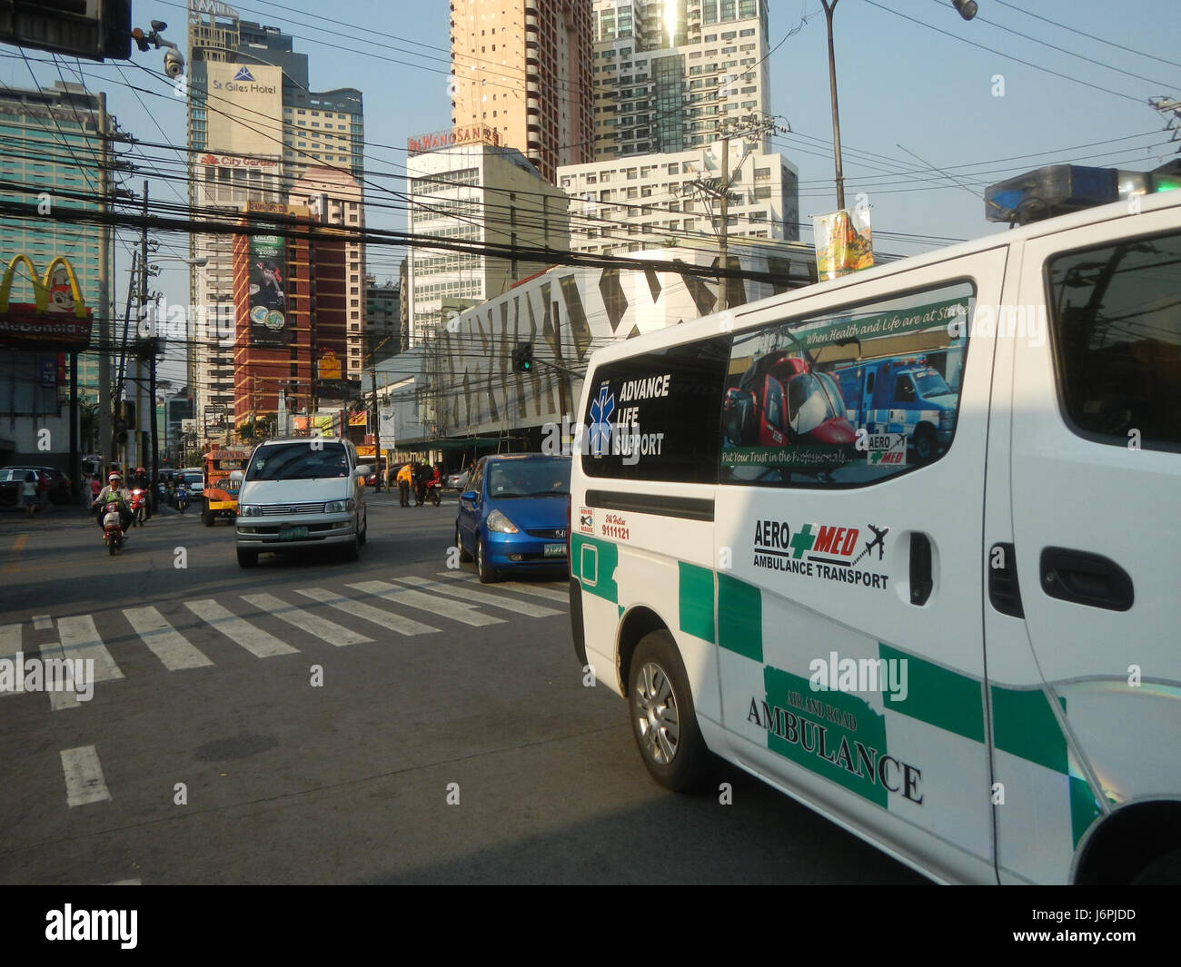 Traffic intersection city manila hi-res stock photography and images ...