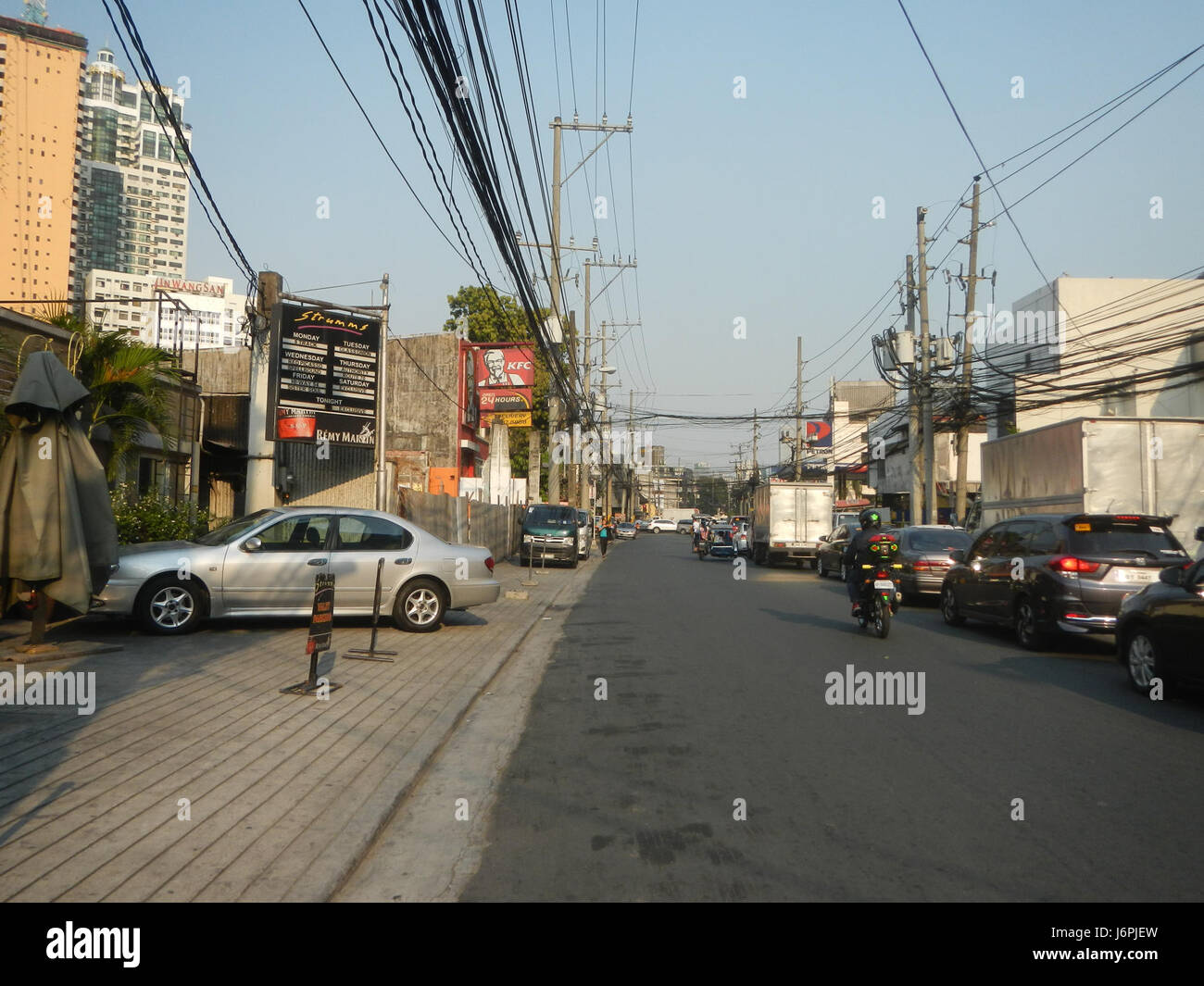 Makati bel air hi-res stock photography and images - Alamy