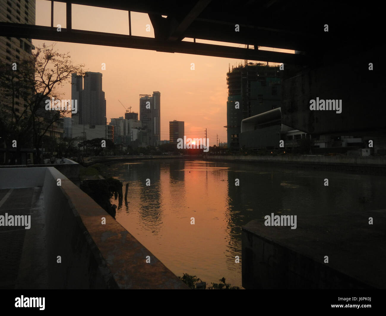 Commercial city skyscrapers hi-res stock photography and images - Alamy