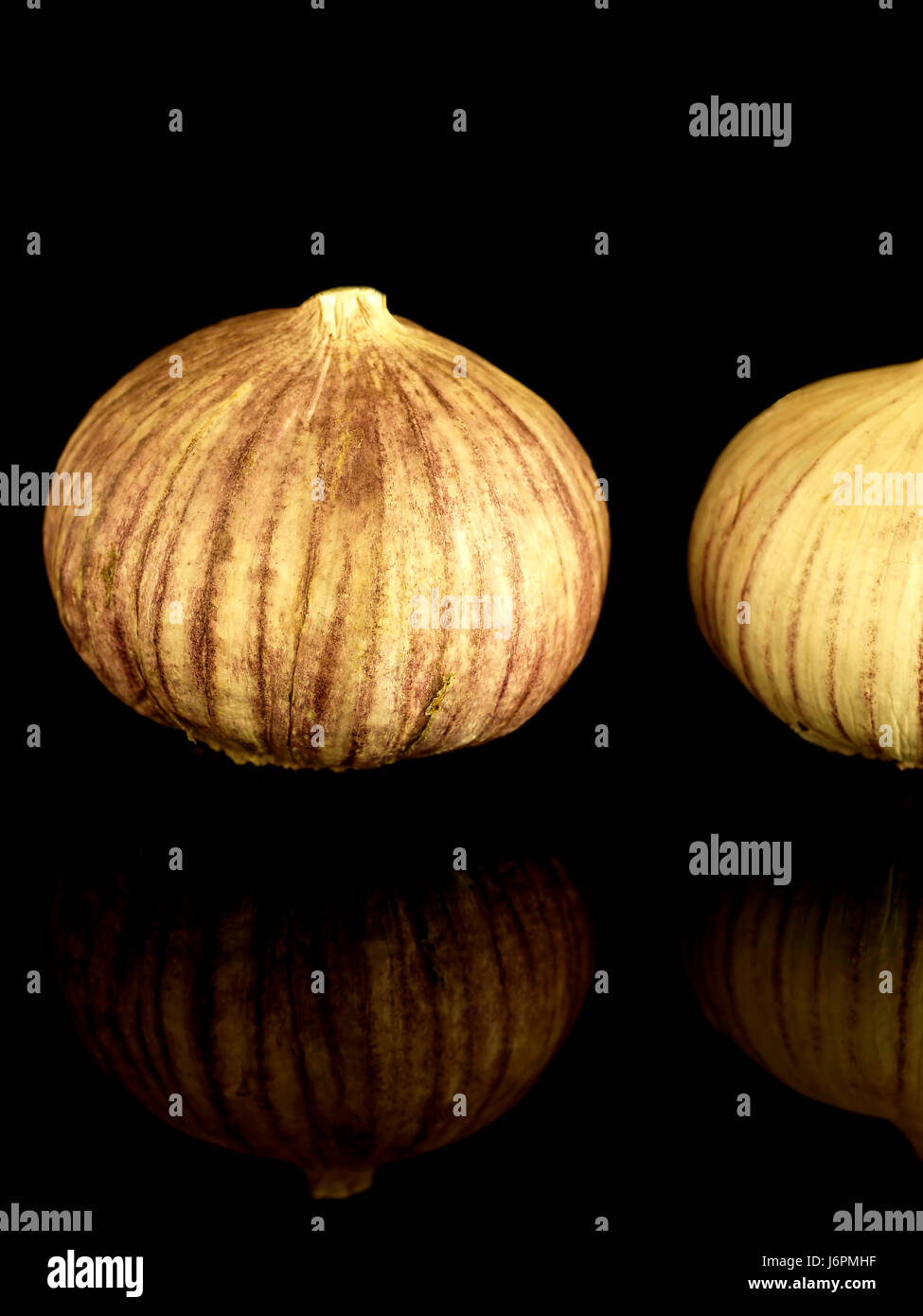 garlic from china Stock Photo - Alamy