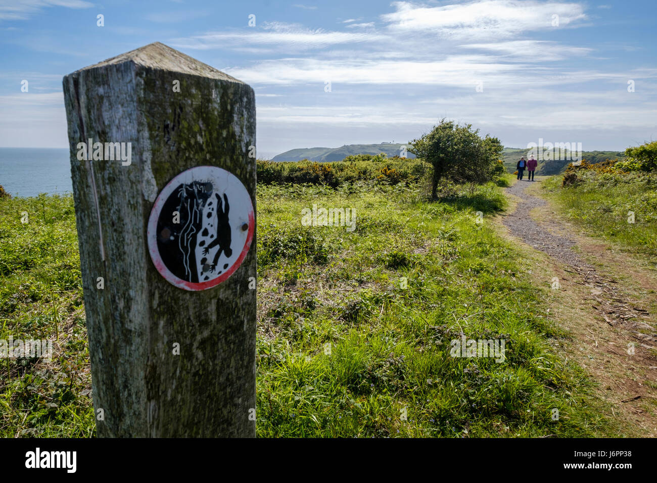 Crumbling Cliff Edge Warning Sign High Resolution Stock Photography and ...