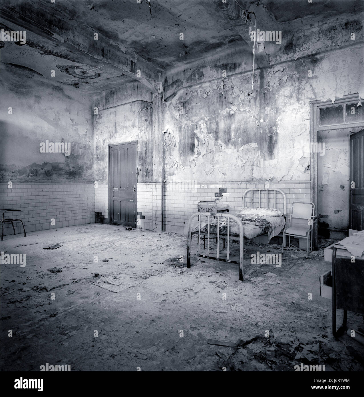 Messy hospital bed hi-res stock photography and images - Alamy