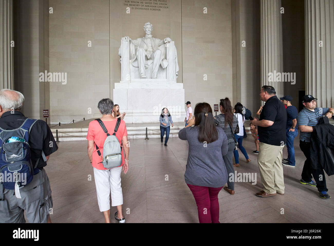 tourists inside the lincoln memorial Washington DC USA Stock Photo - Alamy