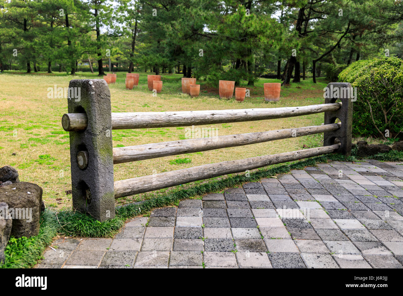 Jeju island traditinoal gate at Hallim park Stock Photo - Alamy