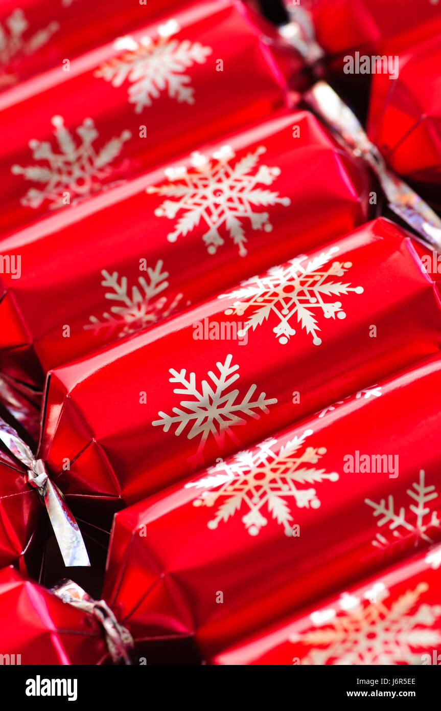 Row of christmas crackers hi-res stock photography and images - Alamy