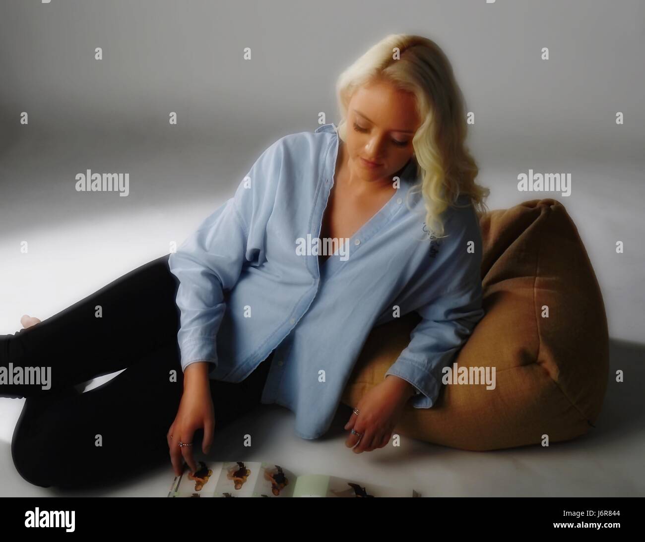 Cover of model girl magazine hi-res stock photography and images - Alamy