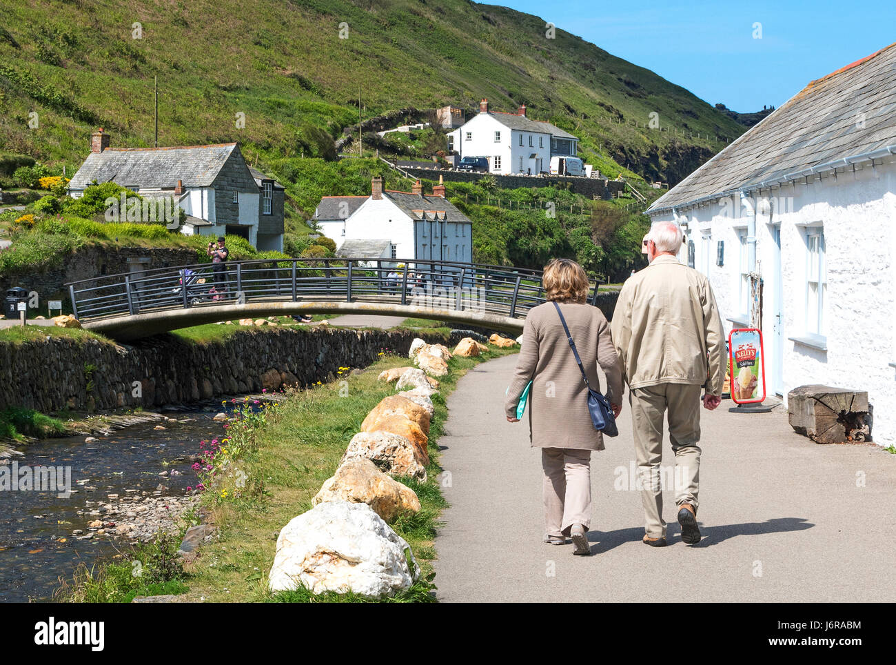 the village of boscastle on the north coast of cornwall, england ...
