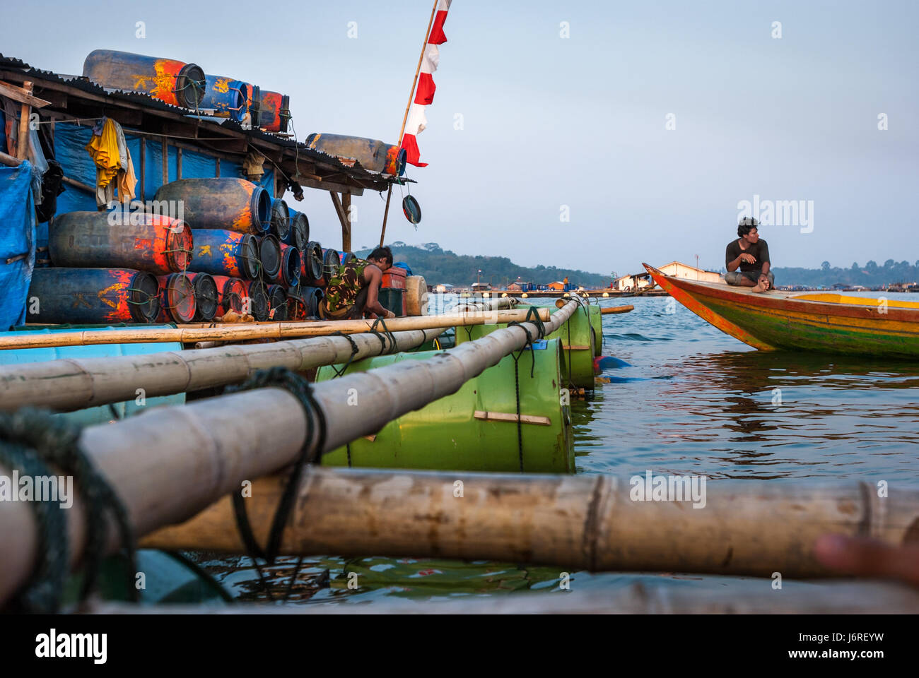 Floating dam hi-res stock photography and images - Alamy