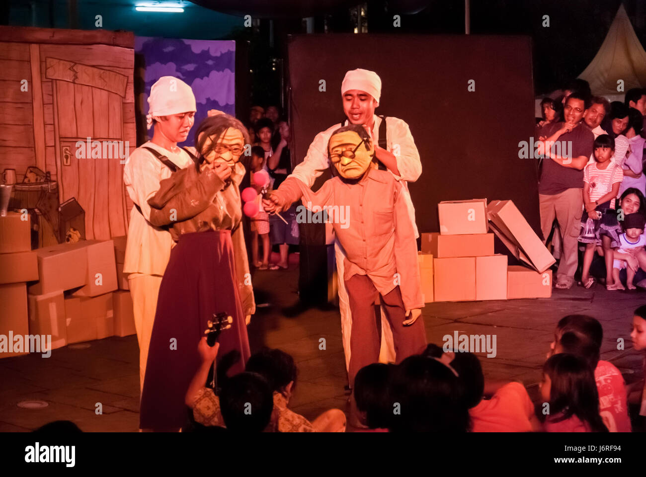 Papermoon puppet hi-res stock photography and images - Alamy