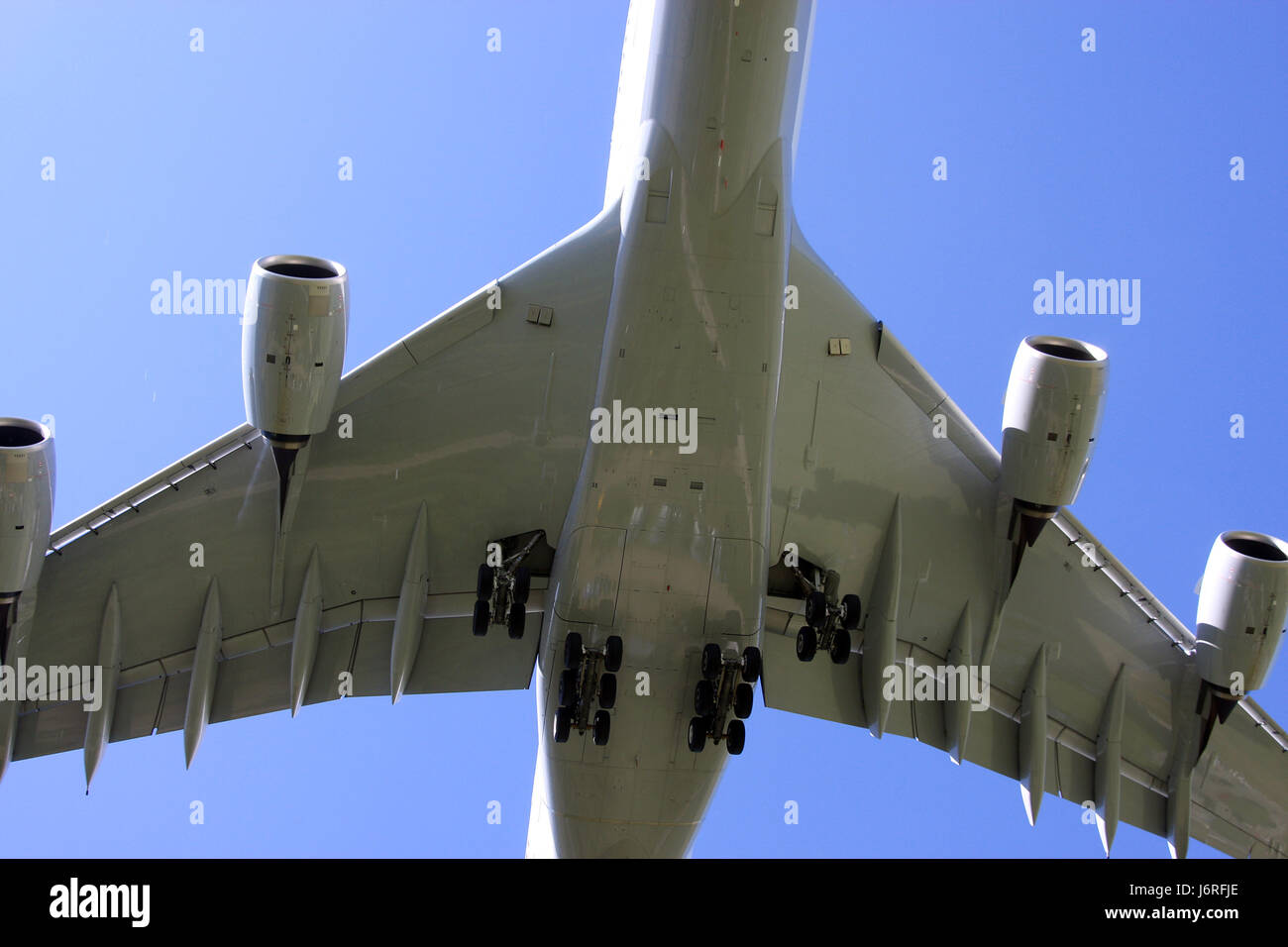 Mechanics of plane hi-res stock photography and images - Alamy