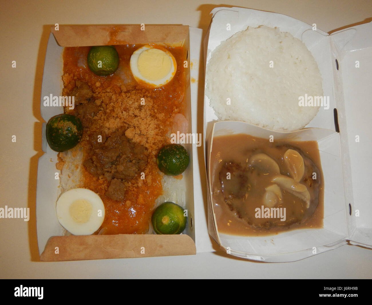 09531ab Cuisine of Bulacan Pancit Palabok Fish fillet Stock Photo - Alamy