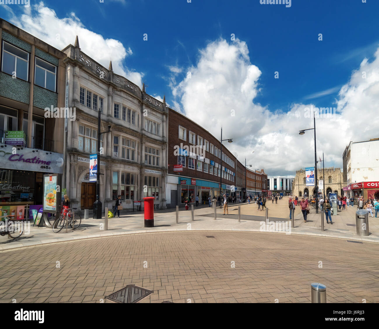 Southampton high street shopping hi-res stock photography and images ...