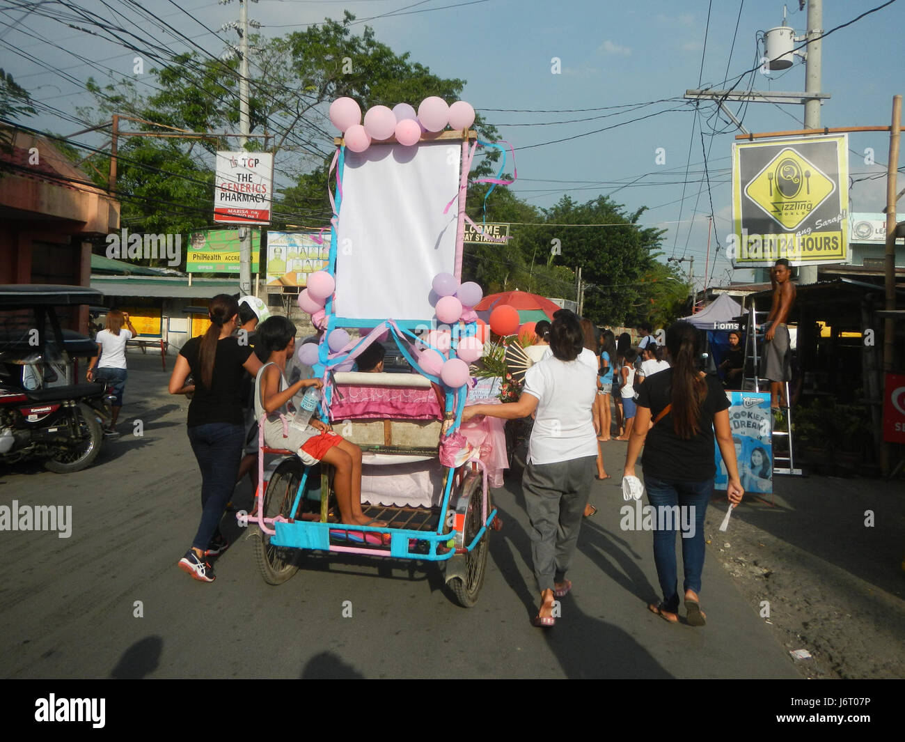 The Holy Cross Fiesta Patronales Procession in Sitio Malusak, Santa Ana ...