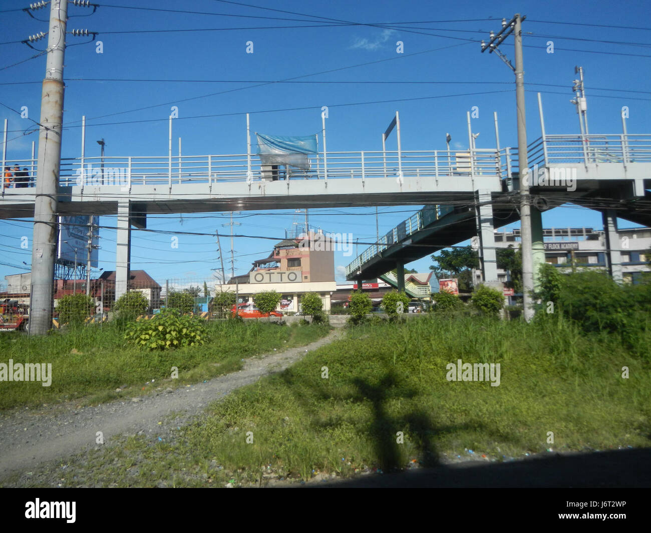 09890 Footbridge Marcos Highway Pasig Santolan LRT Line 09 Stock Photo ...