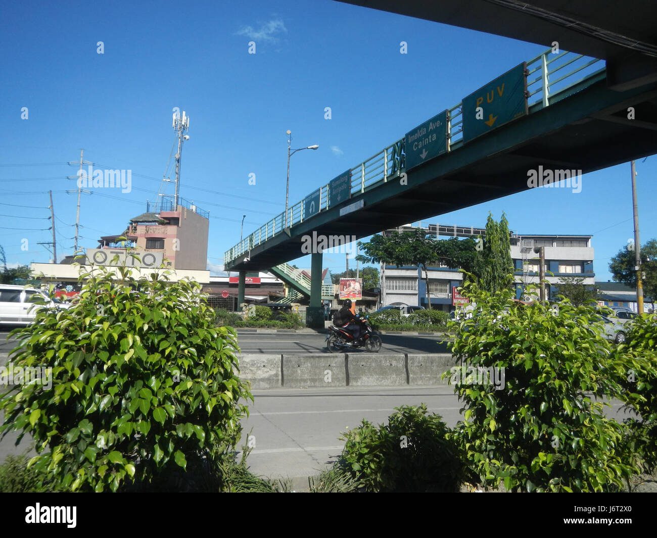 09890 Footbridge Marcos Highway Pasig Santolan LRT Line 14 Stock Photo ...