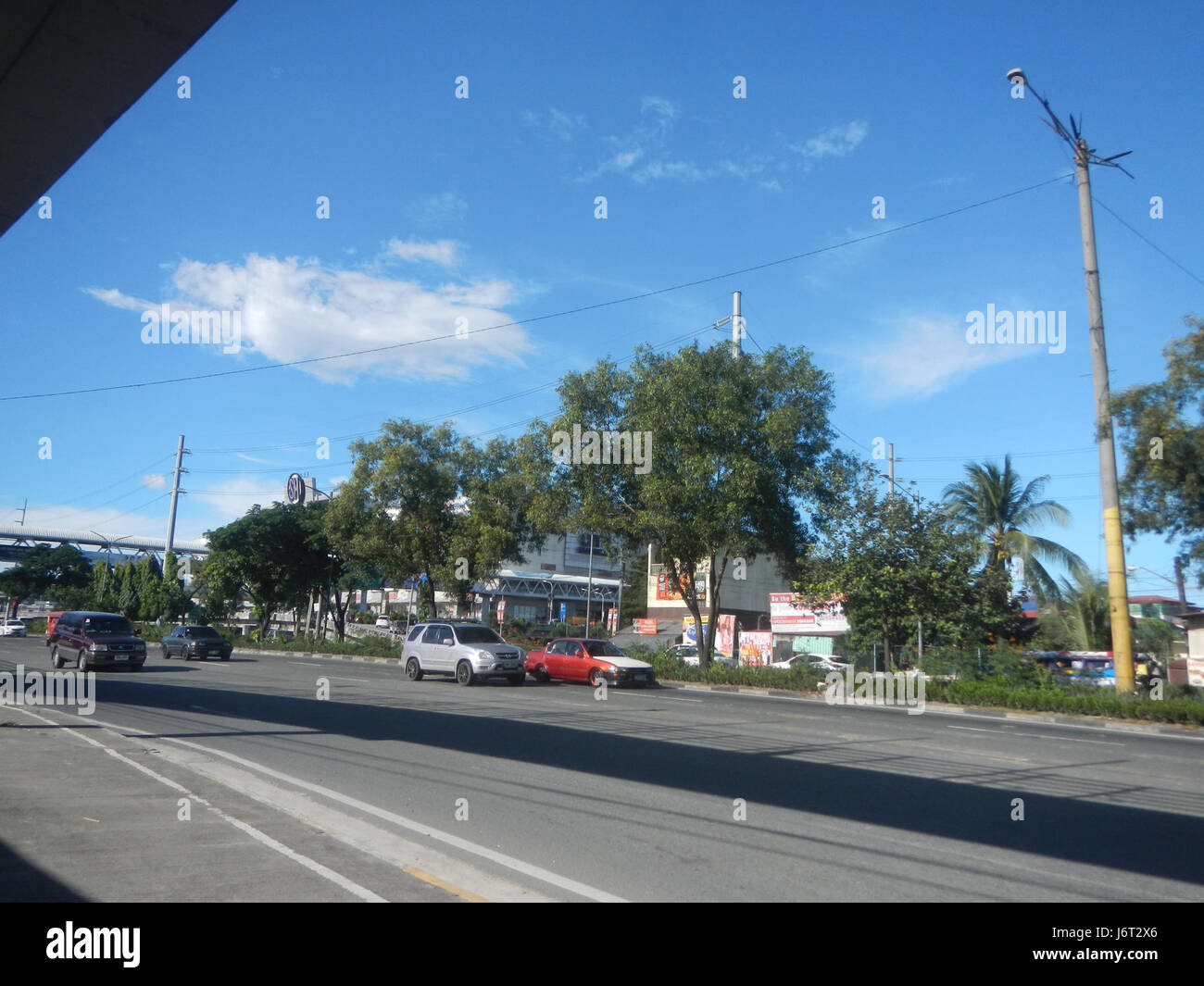 09890 Footbridge Marcos Highway Pasig Santolan LRT Line 20 Stock Photo ...