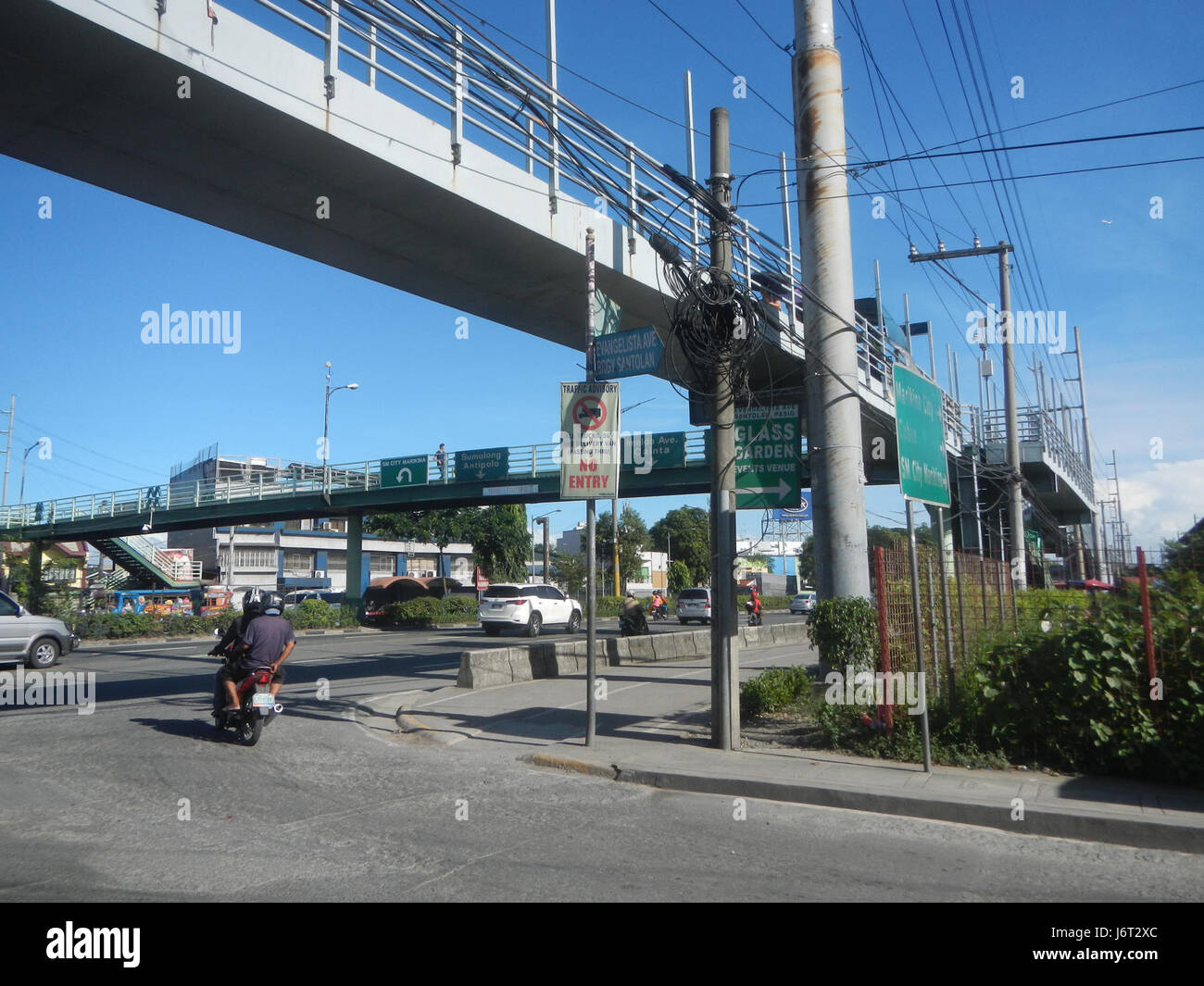 09890 Footbridge Marcos Highway Pasig Santolan LRT Line 25 Stock Photo ...