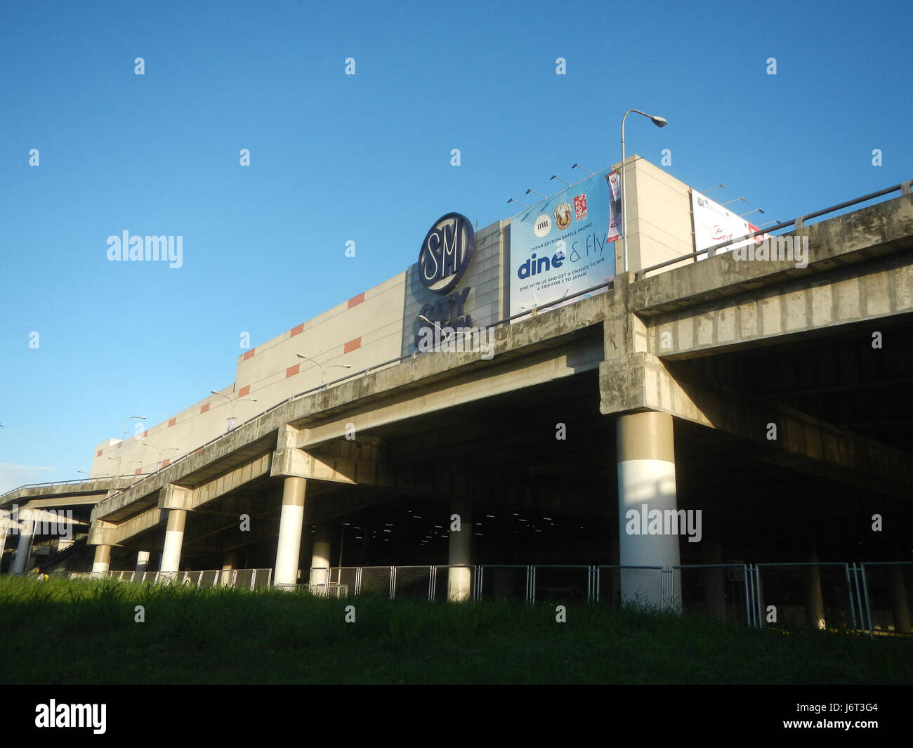 The SM City Marikina Flyover connects key areas in Marikina and Manila ...