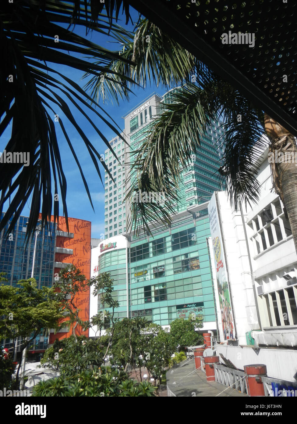 The Gateway Mall, located at the Araneta Center in Cubao, Quezon City ...