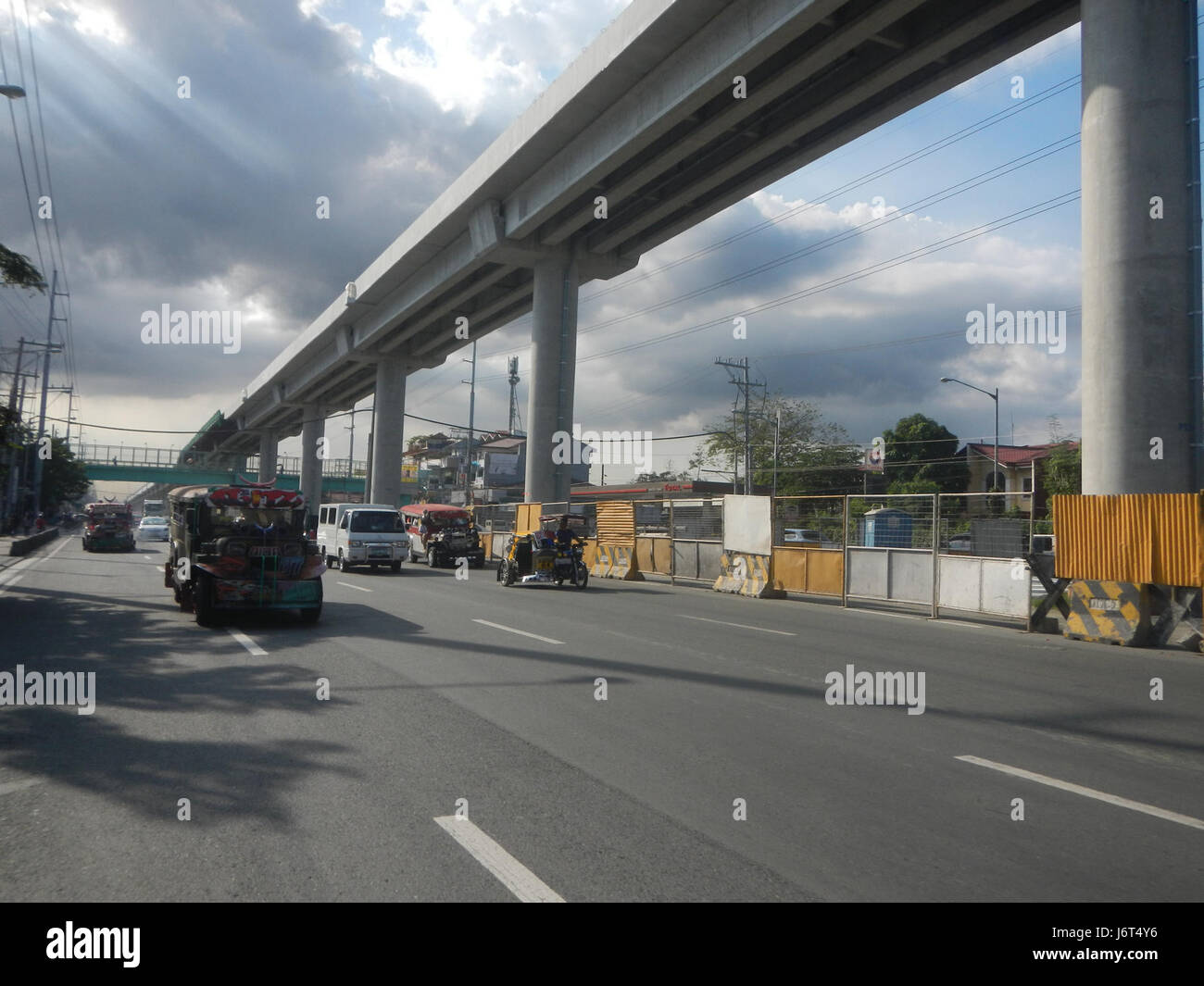 08945 Landscape of Manila MRT Line 2 Santolan LRT Station - Emerald LRT ...