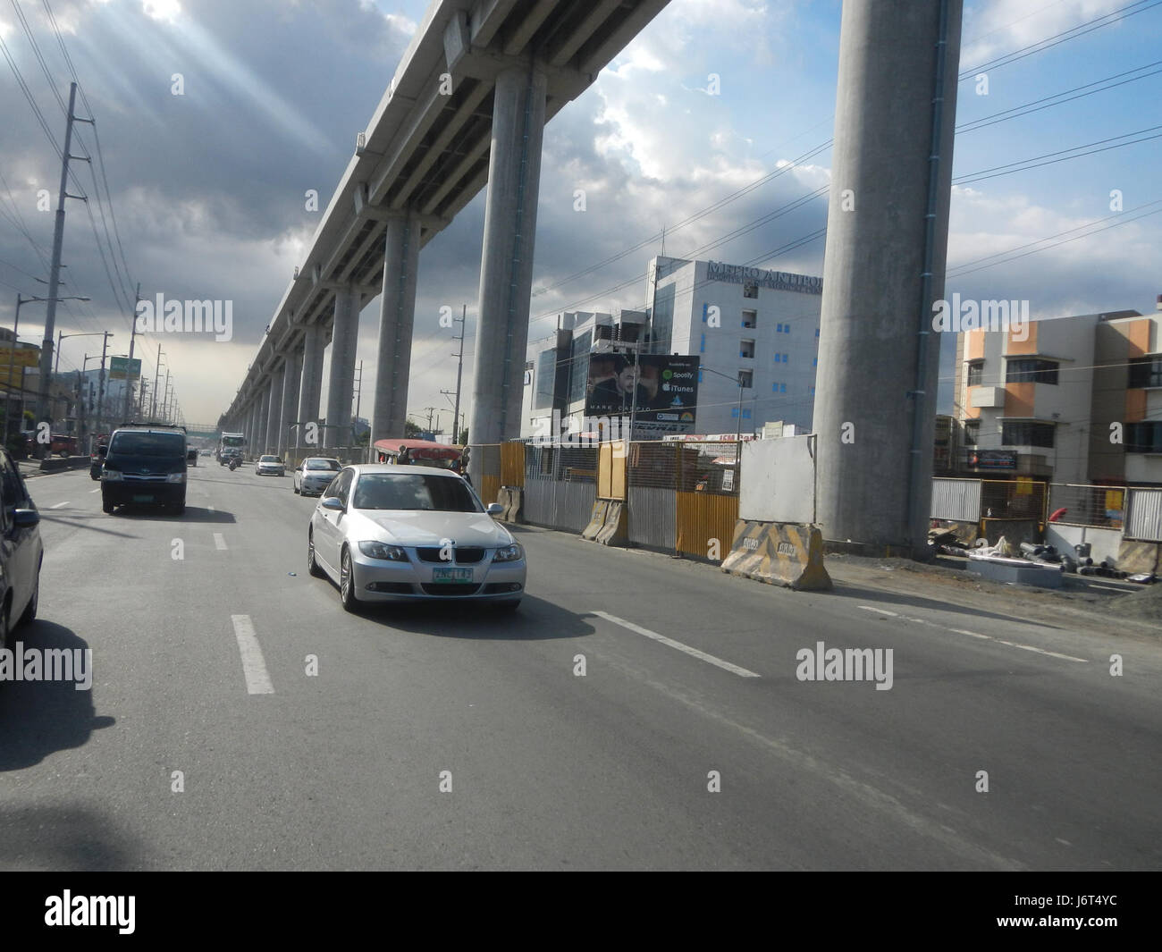 08945 Landscape of Manila MRT Line 8 Santolan LRT Station - Emerald LRT ...