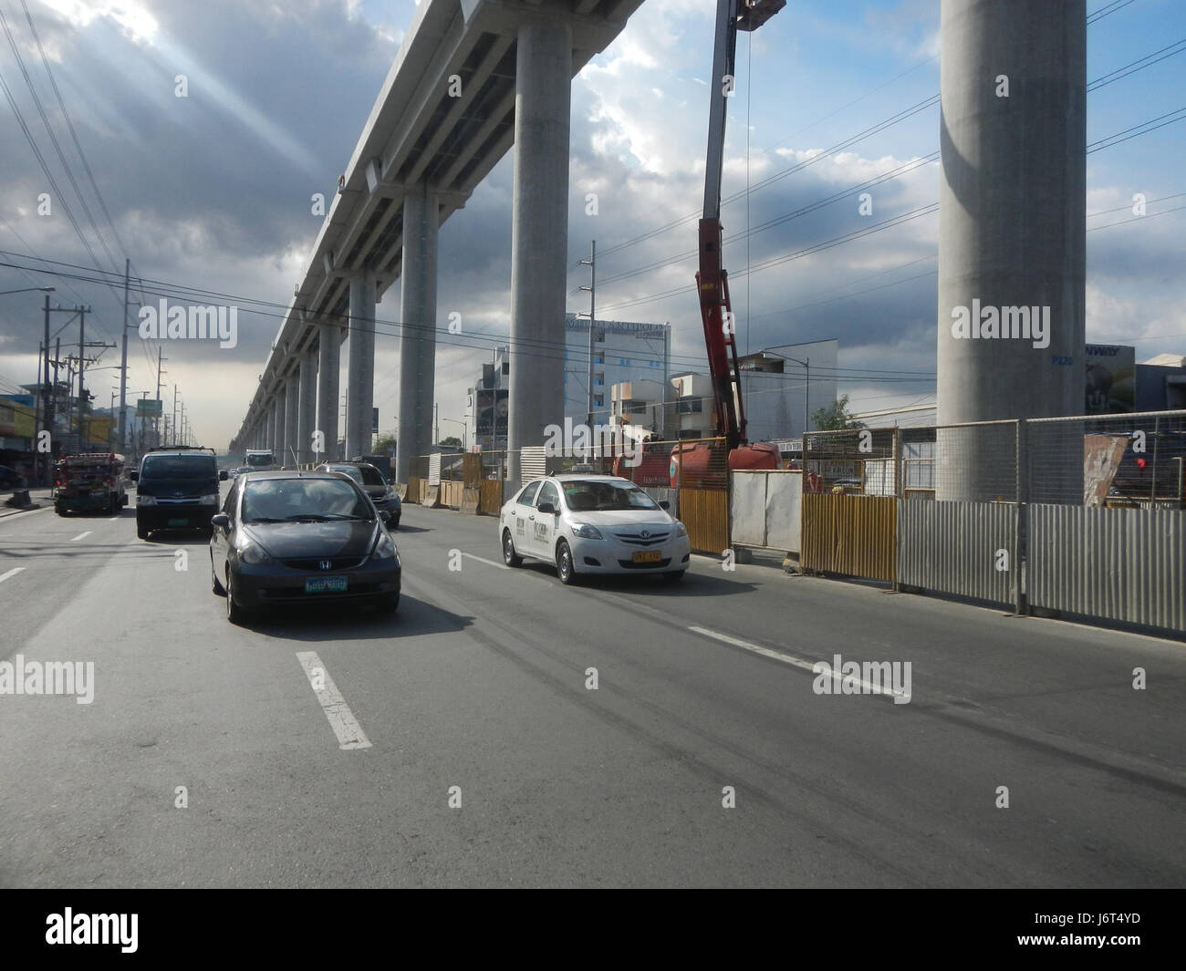 08945 Landscape of Manila MRT Line 9 Santolan LRT Station - Emerald LRT ...
