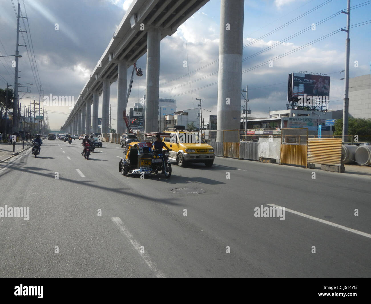 08945 Landscape of Manila MRT Line 11 Santolan LRT Station - Emerald ...