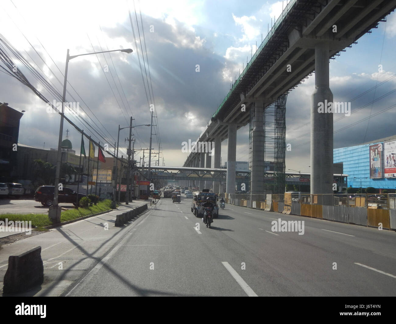 08945 Landscape of Manila MRT Line 16 Santolan LRT Station - Emerald ...