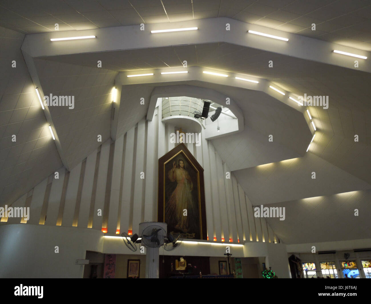 The Archdiocesan Shrine of the Divine Mercy in Mandaluyong City is a ...