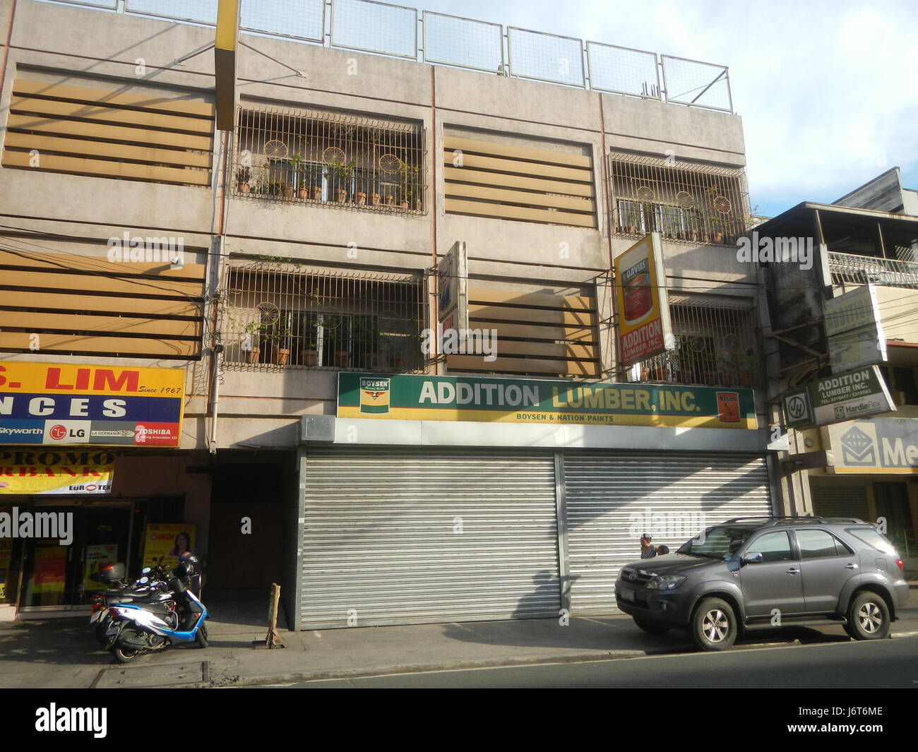 The General Kalentong Street Bridge over Creek in Mandaluyong City is ...