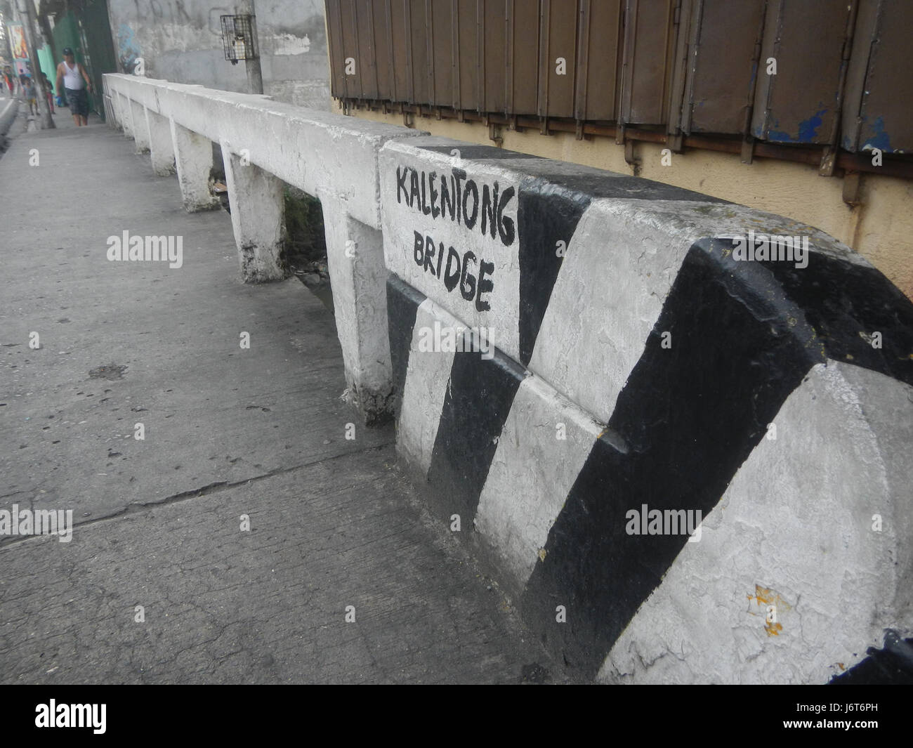 This image shows General Kalentong Street Bridge in Mandaluyong City ...