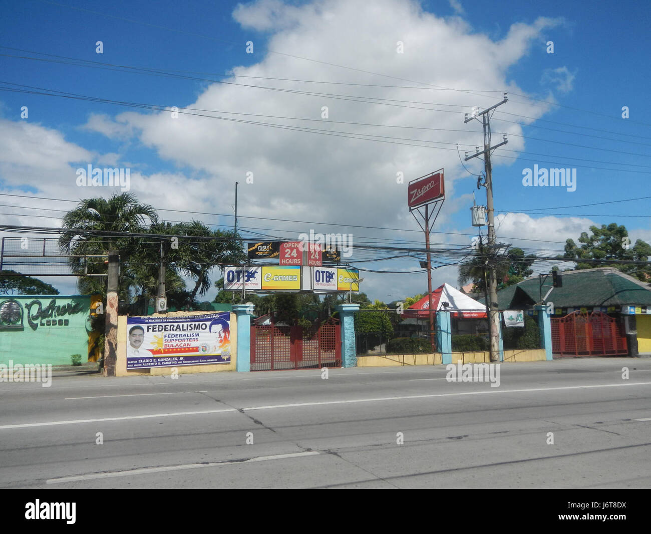 The MacArthur Highway in Bulacan connects the towns of Malolos ...