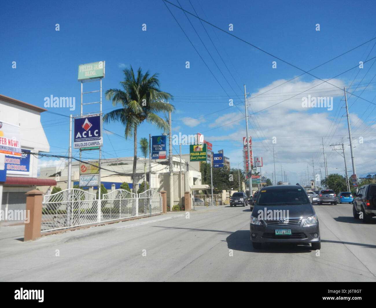 The 0565 MacArthur Highway section between Malolos and Guiguinto in ...