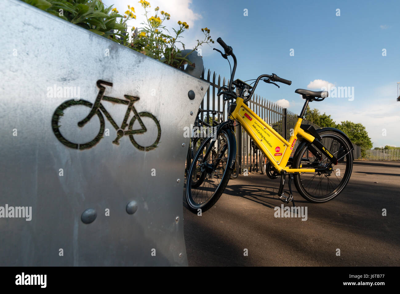 A 'YoBike': a GPS tracked bright yellow bicycle available to hire for £ ...