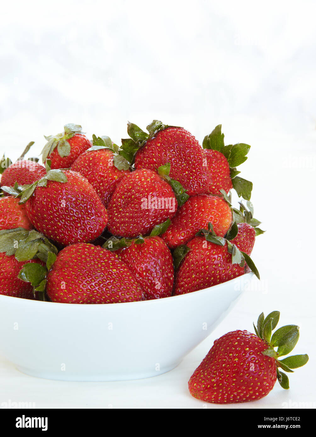 Strawberry white bowl strawberries hi-res stock photography and images ...