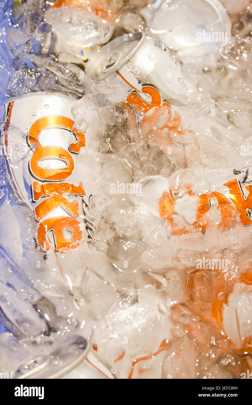 Coke cans hi-res stock photography and images - Alamy