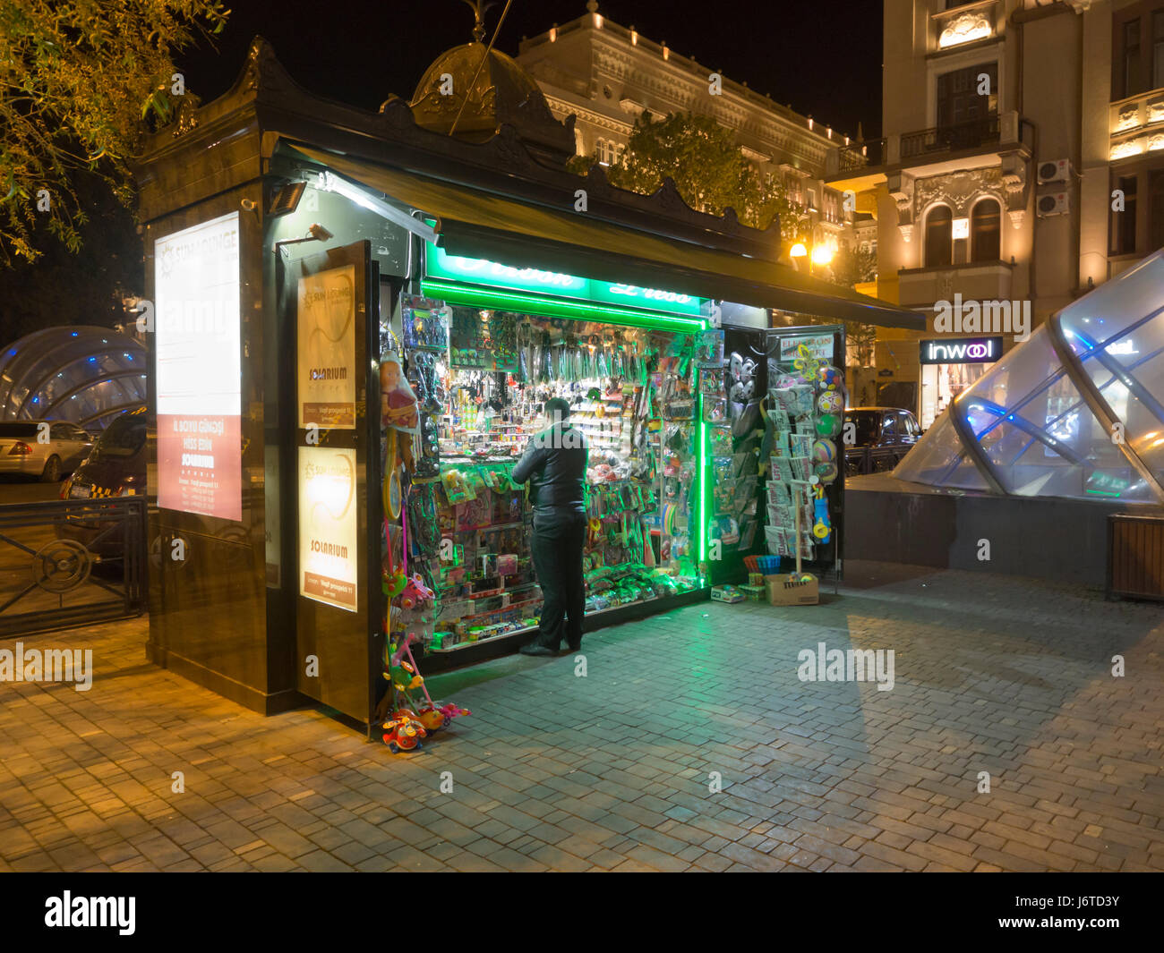Baku street view hi-res stock photography and images - Alamy