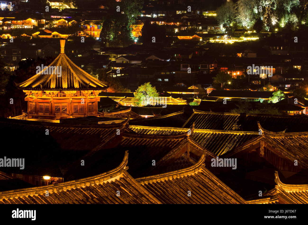 Night view of Old Town of Lijiang, Yunnan Province, China Stock Photo ...