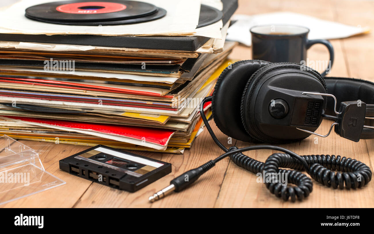 retro music background Stock Photo - Alamy