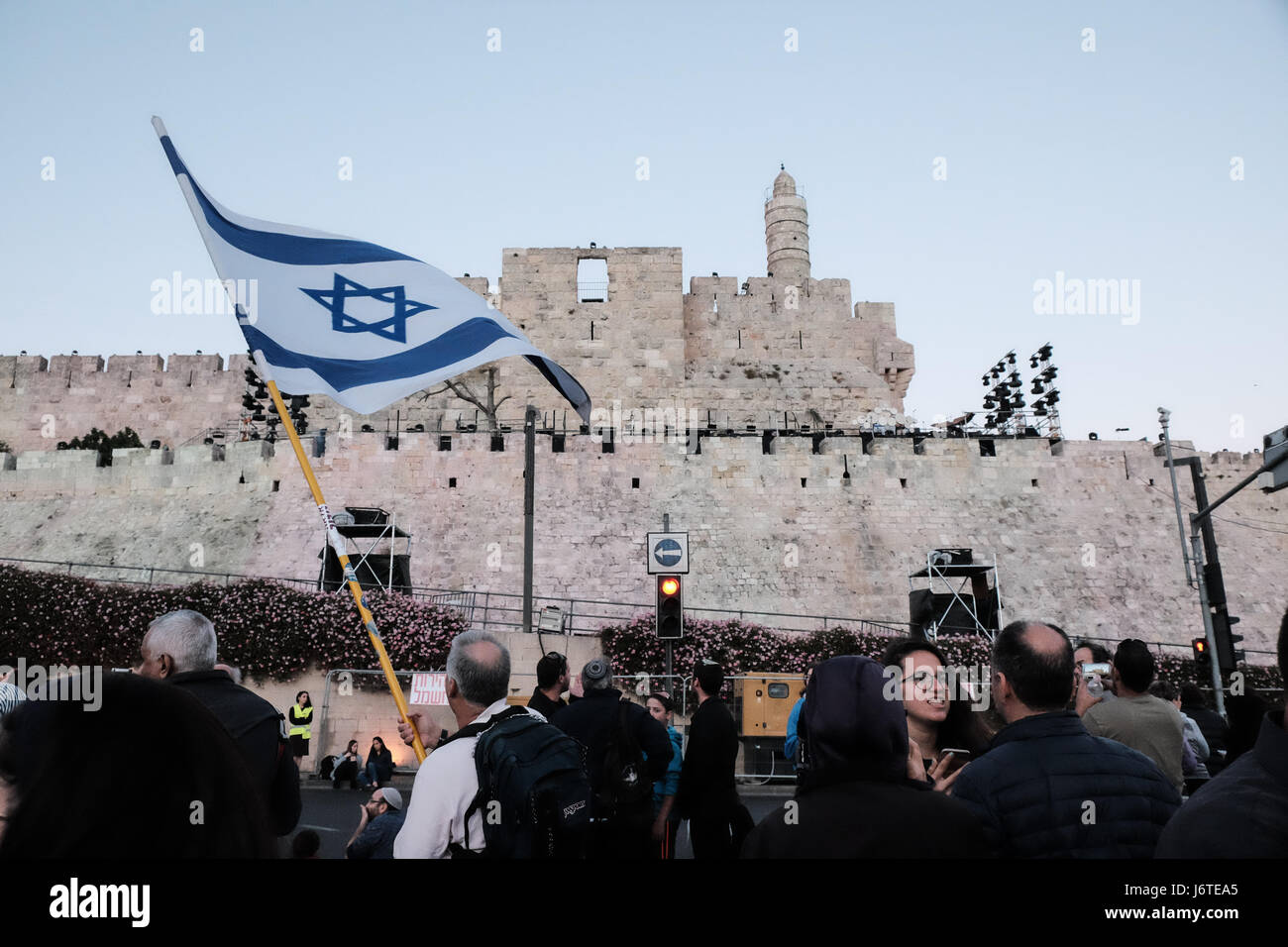 Jerusalem, Israel. 21st May, 2017. Thousands gather for a sound and ...