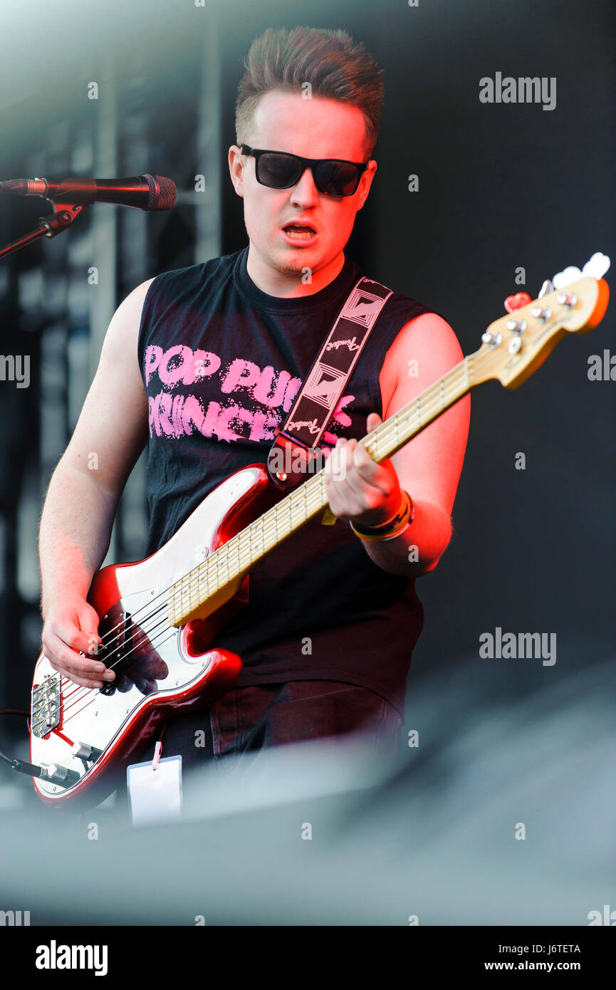 Wirral, UK. 21st May 2017. Wirral singer songwriter, Bronnie, winner of ...