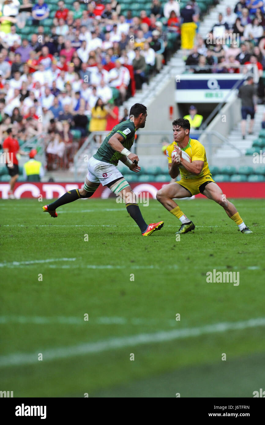 London, UK. 21st May, 2017. Chris Dry (RSA) attempting to block Simon ...