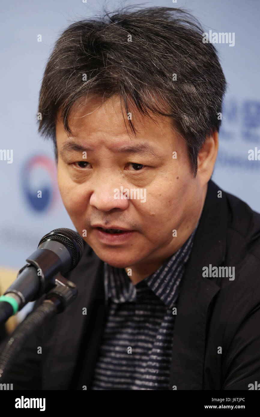 Renowned Chinese writer in Seoul Renowned Chinese writer Yu Hwa, whose ...