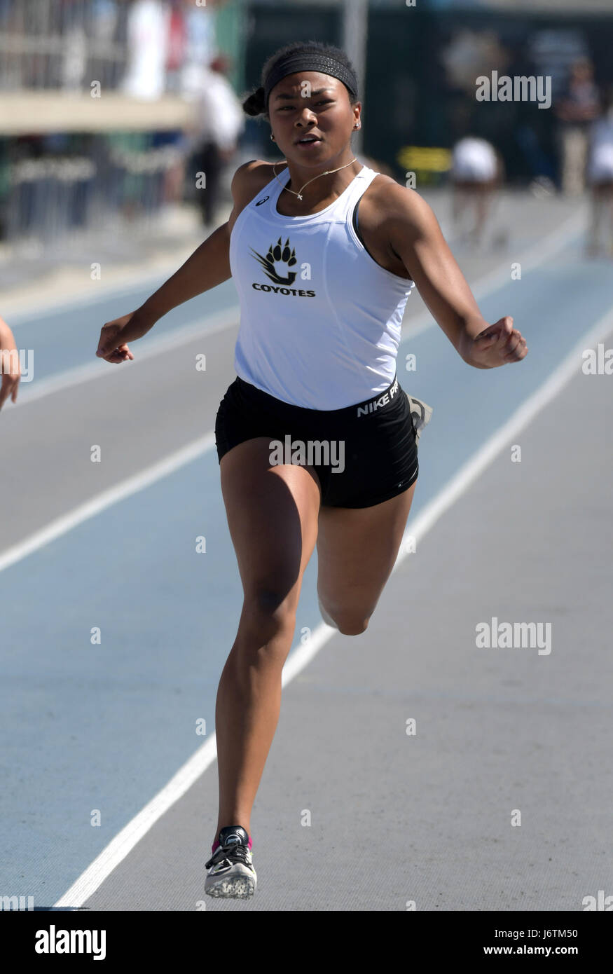 Tierra Crockrell of Calabasas places fourth in the Division 3 girls ...