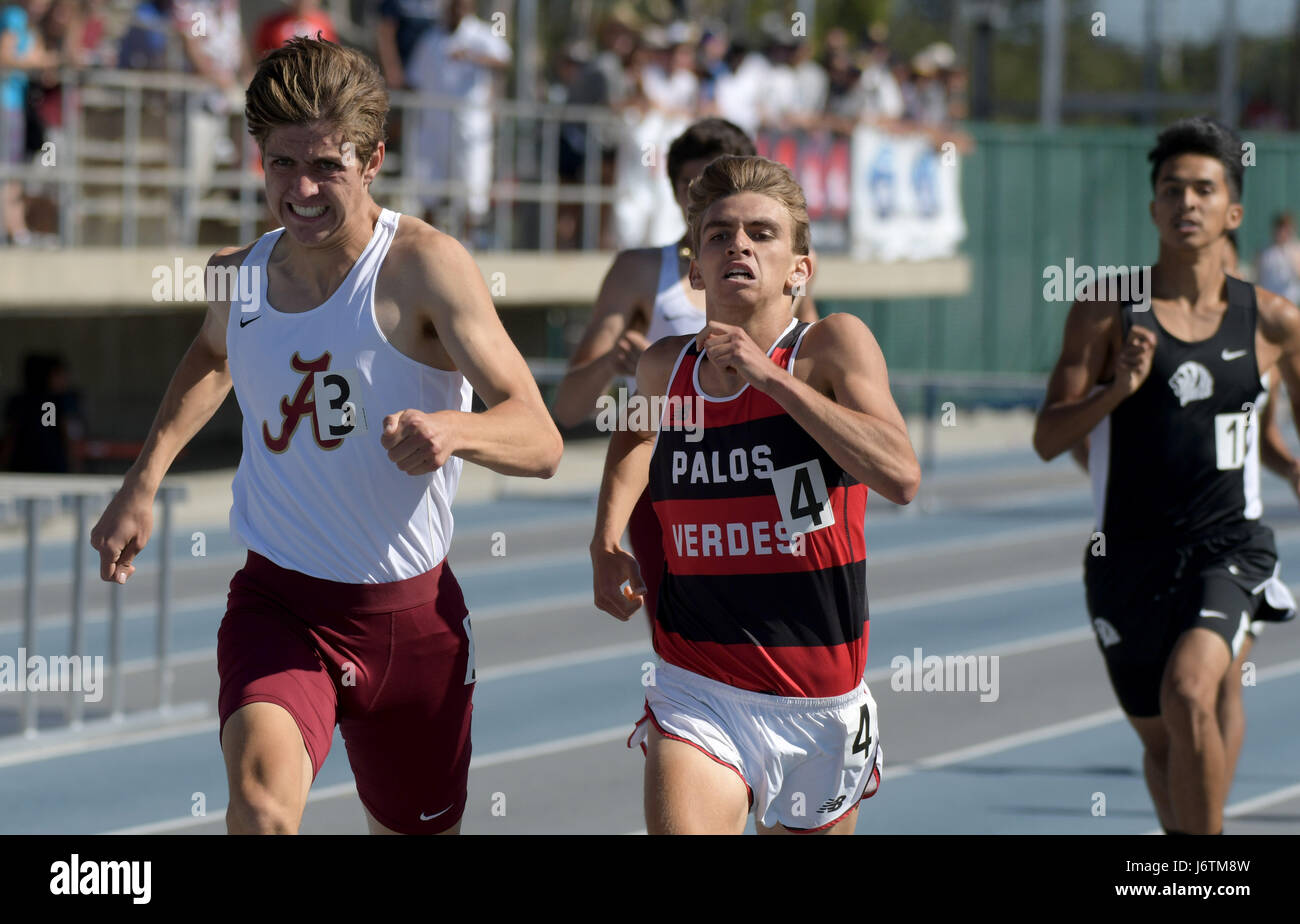 Kevin Wilkinson of Alemany (left) defeats Ian Irish of Palos Verdes to ...