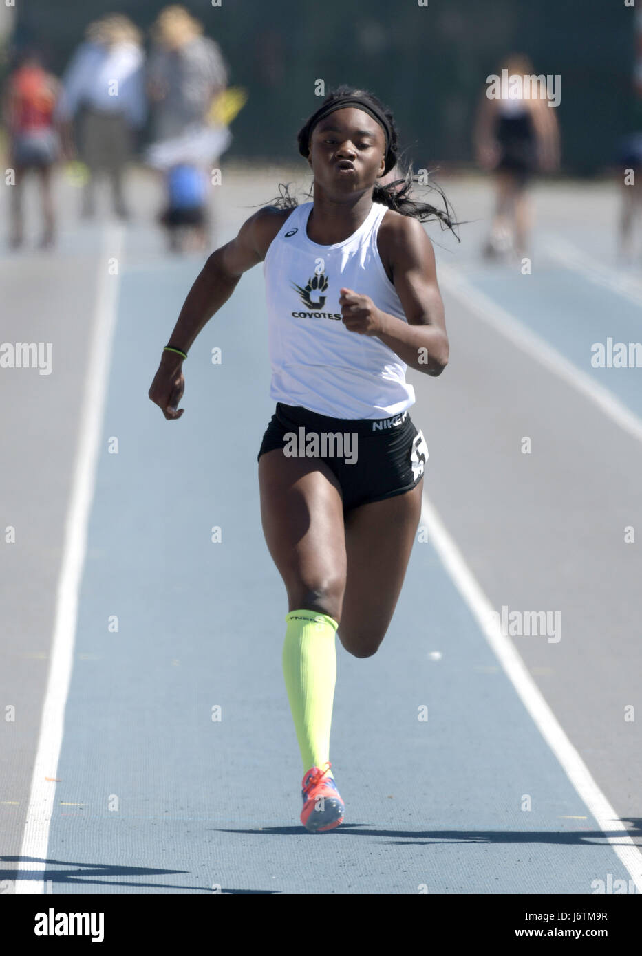 De'Anna Nowling of Calabasas wins the Division 3 girls 100m in 11.80 ...